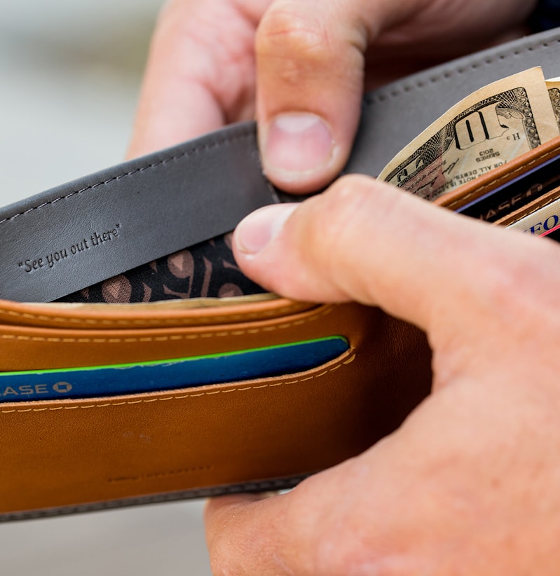11 Best Minimalist Wallets for Men | Huckberry